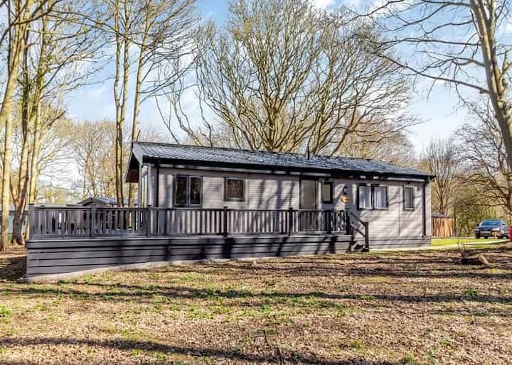 Primrose Lodge - Sleeps 4 - Ipswich, UK