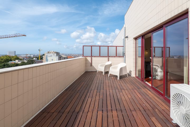 T1 Com Terraço E Vista Cidade/mar – Metro à Porta - Vila Nova de Gaia