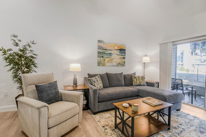 Nestled Oaks - Bright 2br, 2ba Condo - ゲインズビル, FL