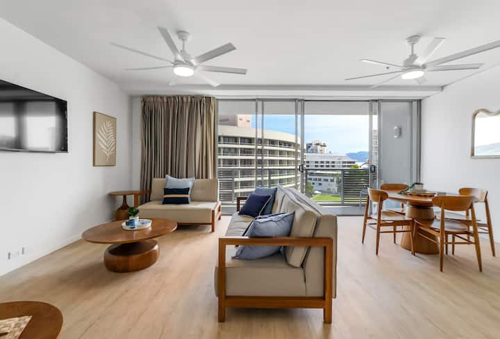 Marina Vista—waterfront Stay Near Dining & Markets - Cairns