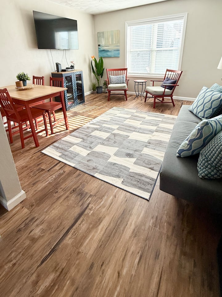 Beach Apartment Block Off Of The Boardwalk! - Virginia Beach, VA