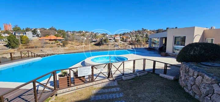 Excelente Casa, Salida Al Lago, 3 Dorm. Vigilancia - Villa Carlos Paz