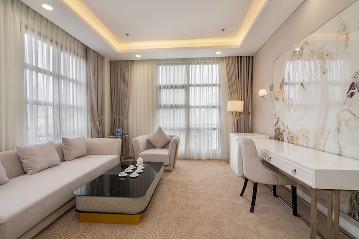 Elegant Suite W/ Private Living Room & Bathtub - Hô Chi Minh-Ville