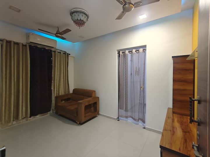 Curated Cozy Haven 1bhk Flat In Hiranandani Estate - 塔那