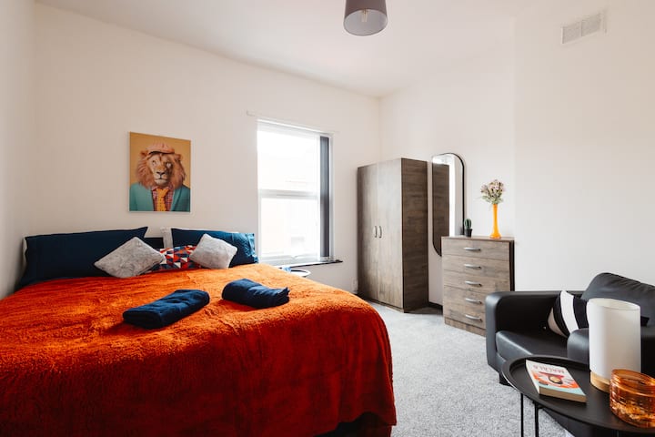 2br Home | Sleeps 6 | Parking | Smart Tv | Garden - Northwich