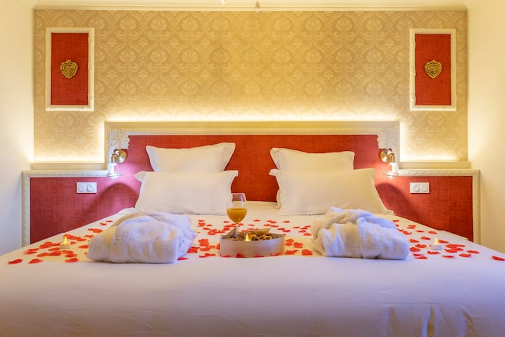 Suite Diamant Royal - Balnéo Double Et Sauna - Gémenos