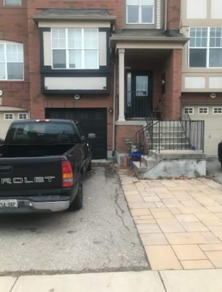 Oakville's Best Kept Secret. - Burlington