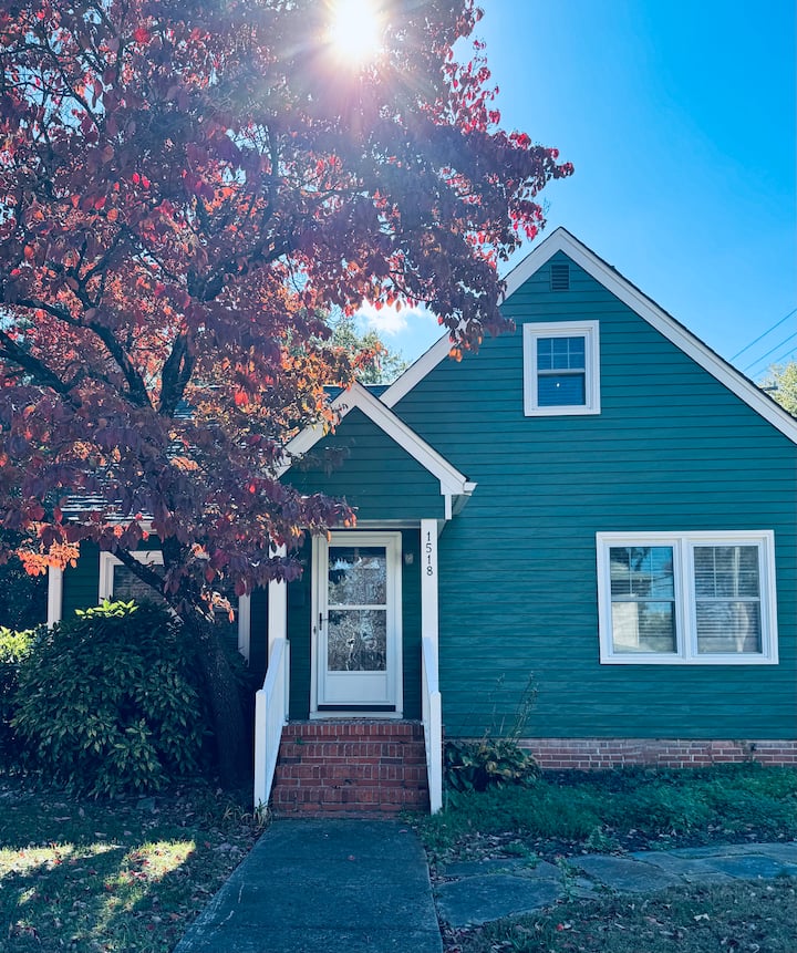 Winston-salem 2br Cottage W/ Yard - Winston-Salem, NC