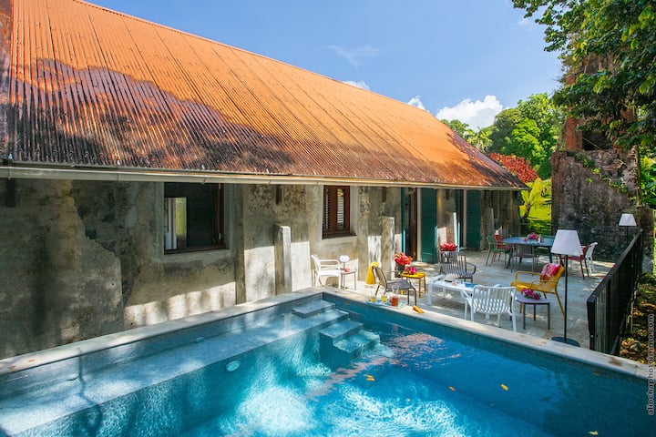 La Charpenterie, Habitation De Charme Avec Piscine - Le Prêcheur