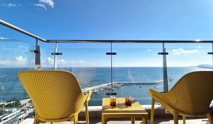 Ocean Spa Suite 20f · Sunrise & Hinoki · 3br 2ba - 강릉시