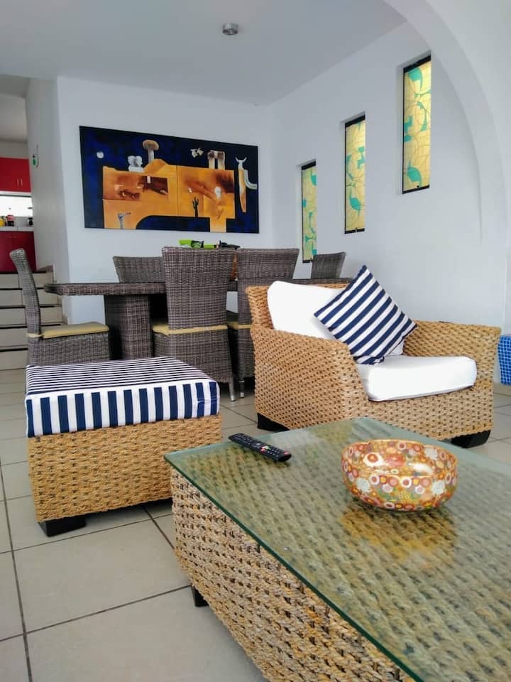 Hermosa Casa De Playa Con Vista Al Mar - Santa Rosa