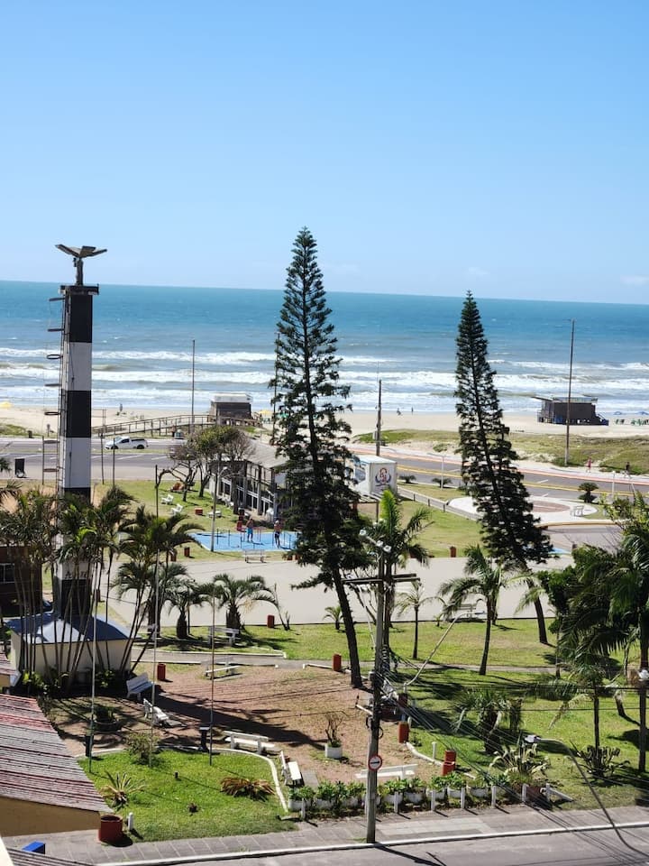 Apto Praça Do Farol/ 4 Quartos Sendo 2 Suíte - Capão da Canoa