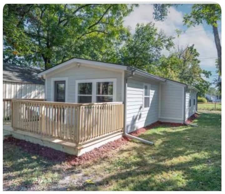Stylish Bungalow Close To Everything! - Indianapolis, IN
