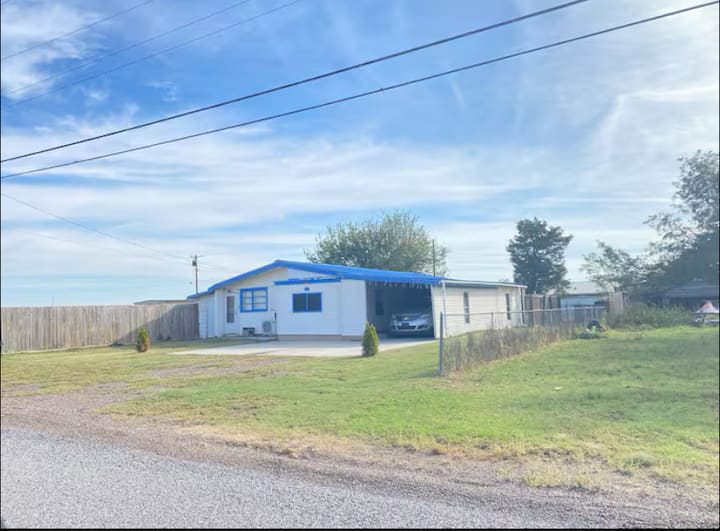 Blessed House By The Mountain - Tom Steed Reservoir, OK
