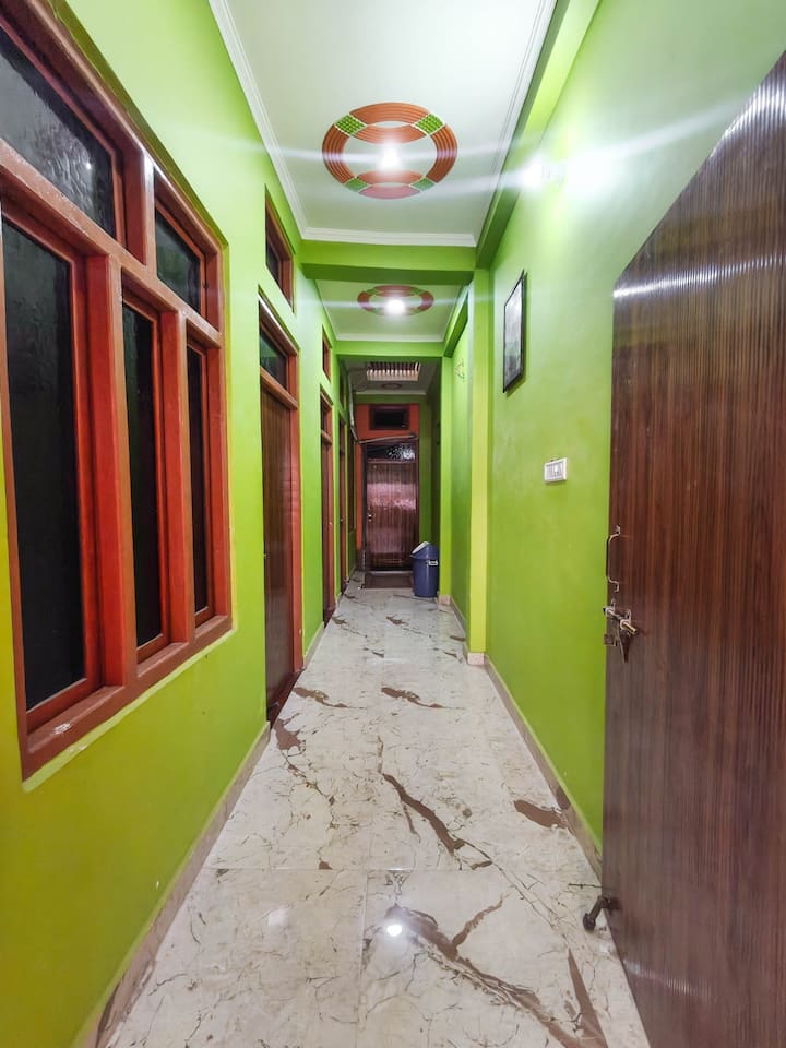 Neelam Sadan 4 Ac Room Walking Distance Rammandir - Ayodhya
