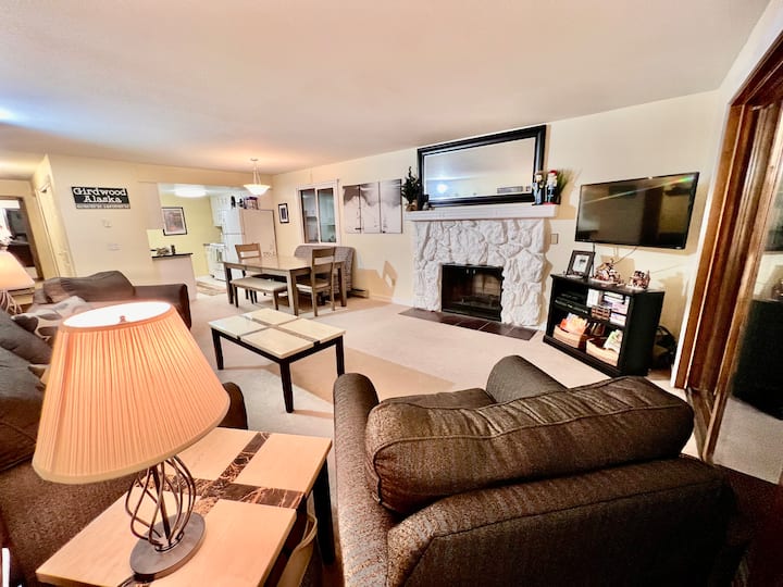 Girdwood Getaway Condo - 2bd/1bth-7guests -Central - Anchorage