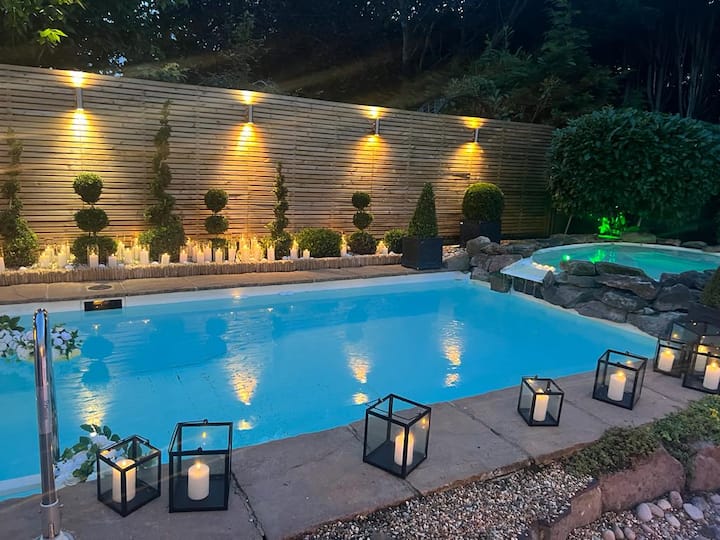 The Pool House – Stylish Luxury Annex With Pool - Woburn Safari Park