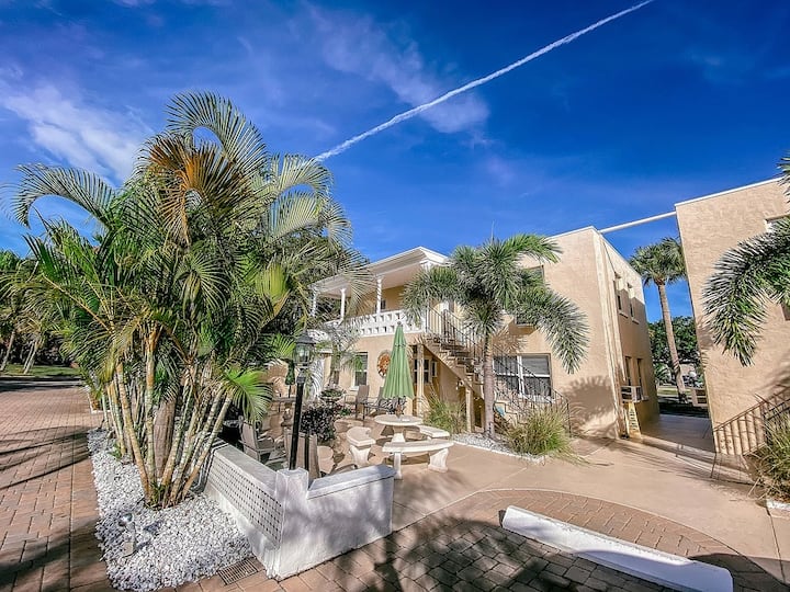Coastal 1 Bedroom • Walk To Beach & Downtown - Venice, FL