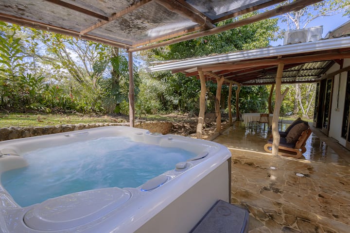 Easy Comfort: 3br W/ Pool & Hot Tub - Costa Rica