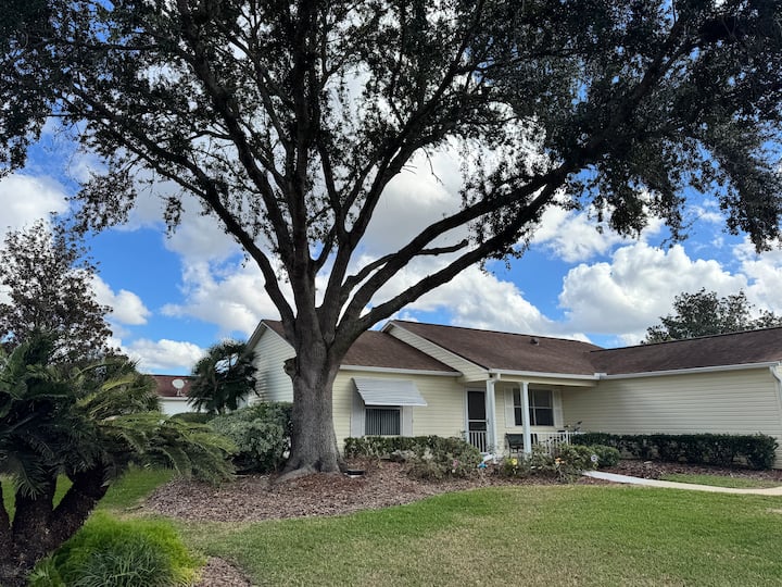 Florida Getaway! Close To So Much! Workspace! - The Villages, FL