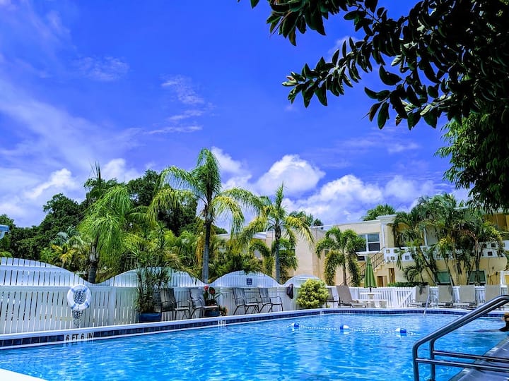 Downtown Coastal 2bedroom • Near Beach - Venice, FL