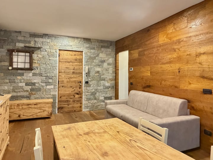 La Casa In Piazza - Appartamento Cuore - Edolo