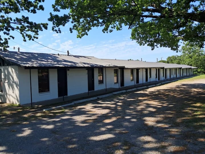 Retreat Lake Tenkiller Motel #8 - Rocky Mountain, OK