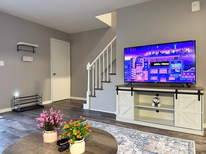 Sleeps 12/ Riverfront/fishing From Backyard - Big Rock, IL