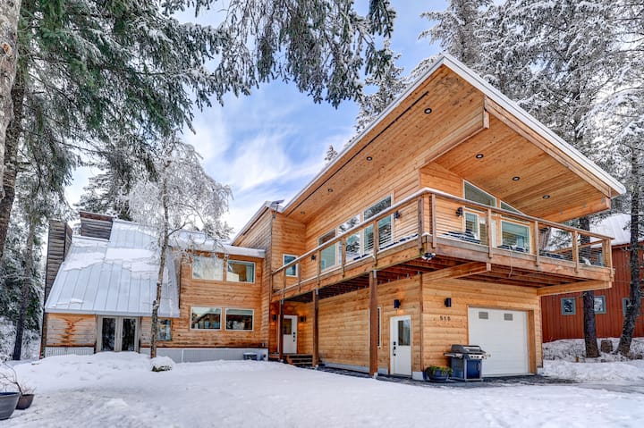 Luxe Nordic Cabin | Hot Tub & Ac | Walk To Mtn - Girdwood, AK
