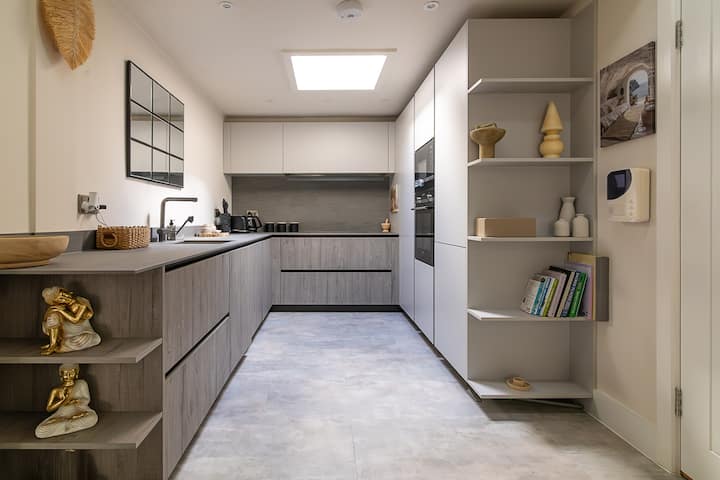 Luxury Two Bedroom Home In Pretty Stamford. - Stamford