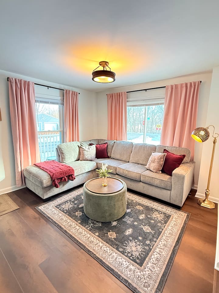 Charming Modern Cape Cod Home | 15m From Intel - New Albany, OH