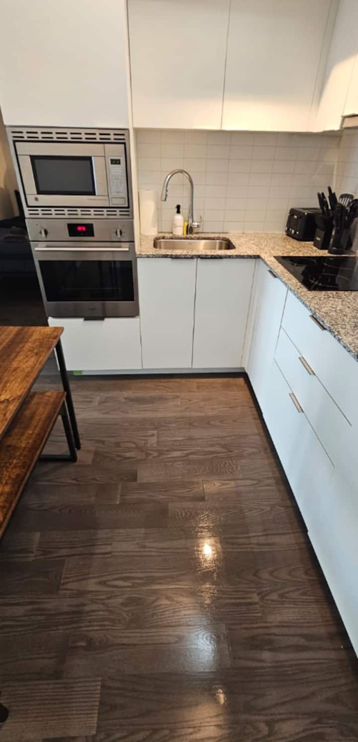 Queen Bed And Single Bed For Friends - Port Hope