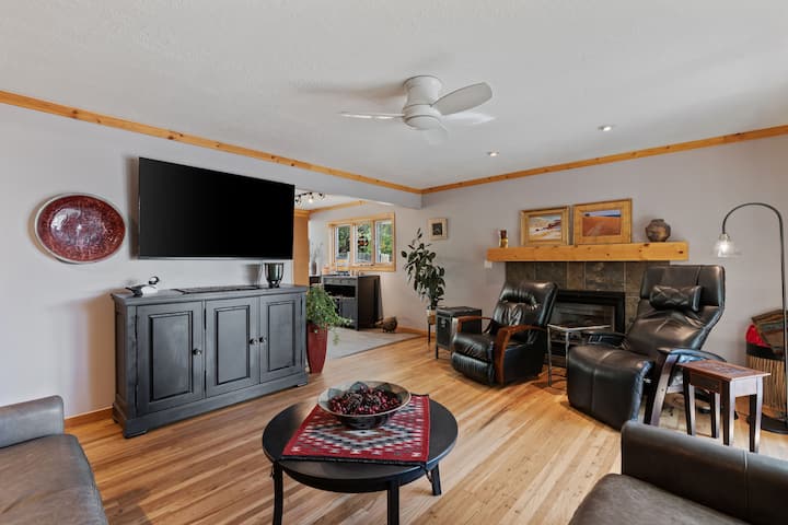 Roomy Mtn Home Near Ski Resorts, Hot-tub, Office - Salt Lake City, UT