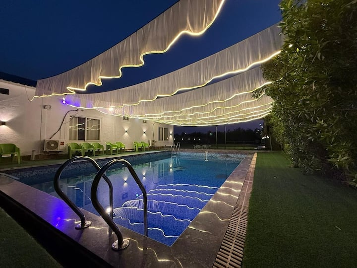 Book This Luxury Farm For Your Special Day's - Noida