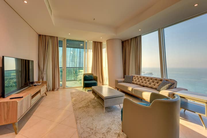 Luxury 3br | High Floor, Stunning Sea & City View. - Manama