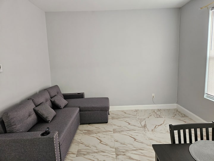 Bloy St Apartment 2 - New York