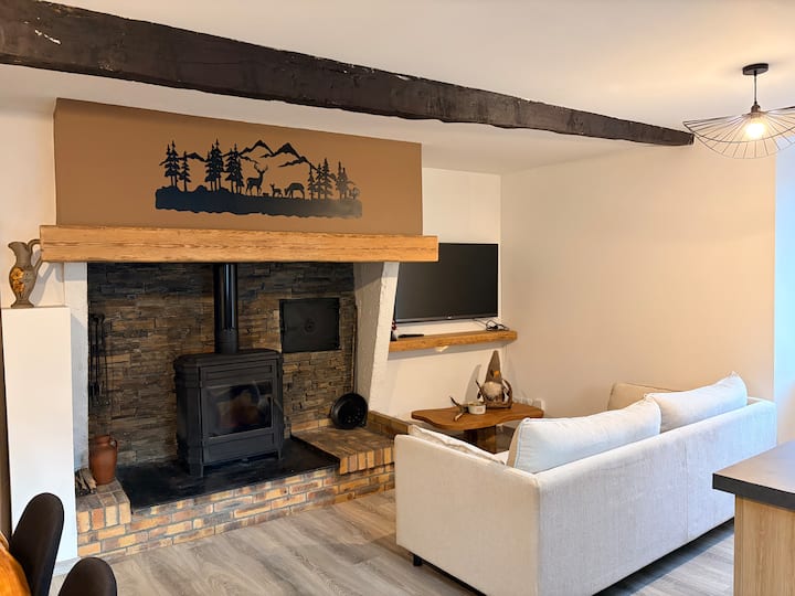 Maison Charmante Au Pied Des Montagnes. - Le Mourtis