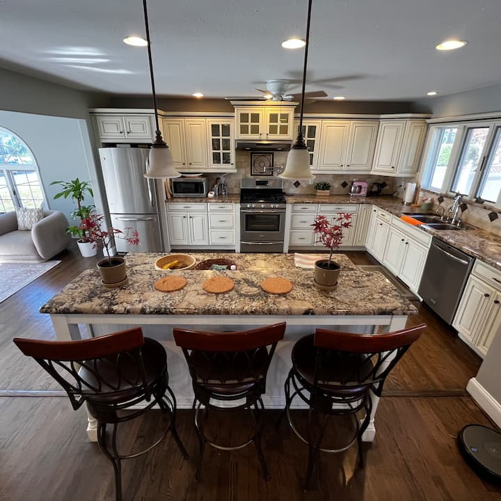 Modern Stylish 3br Retreat With Pool, Gym & Garden - Monmouth County, NJ