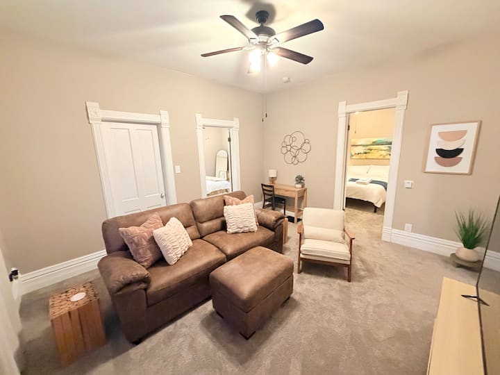 Cozy Home
3 Bedrooms-1 King, 2 Queen - Cedar Rapids, IA