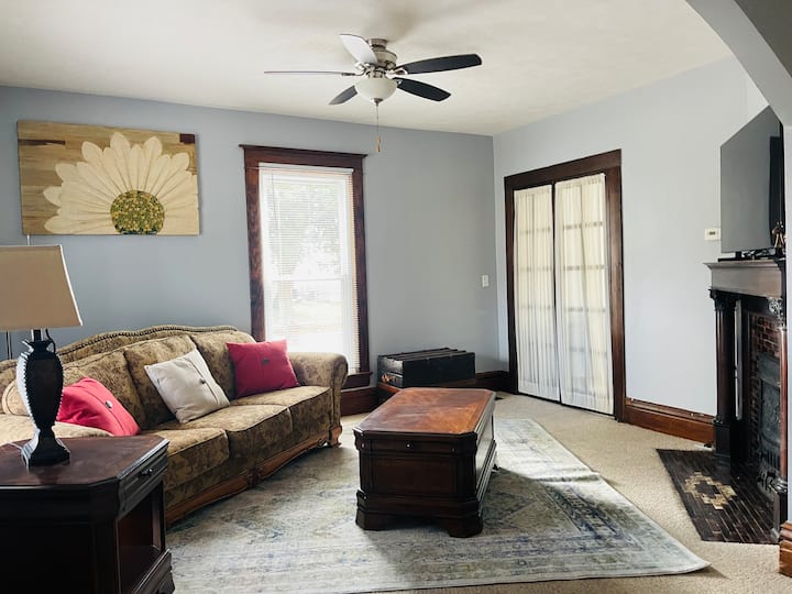 Bella B’s Sanctuary! - Bloomington, IL