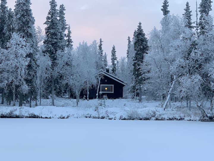 Tunnelmallinen Mökki Järvi- Ja Tunturimaisemalla - Muonio