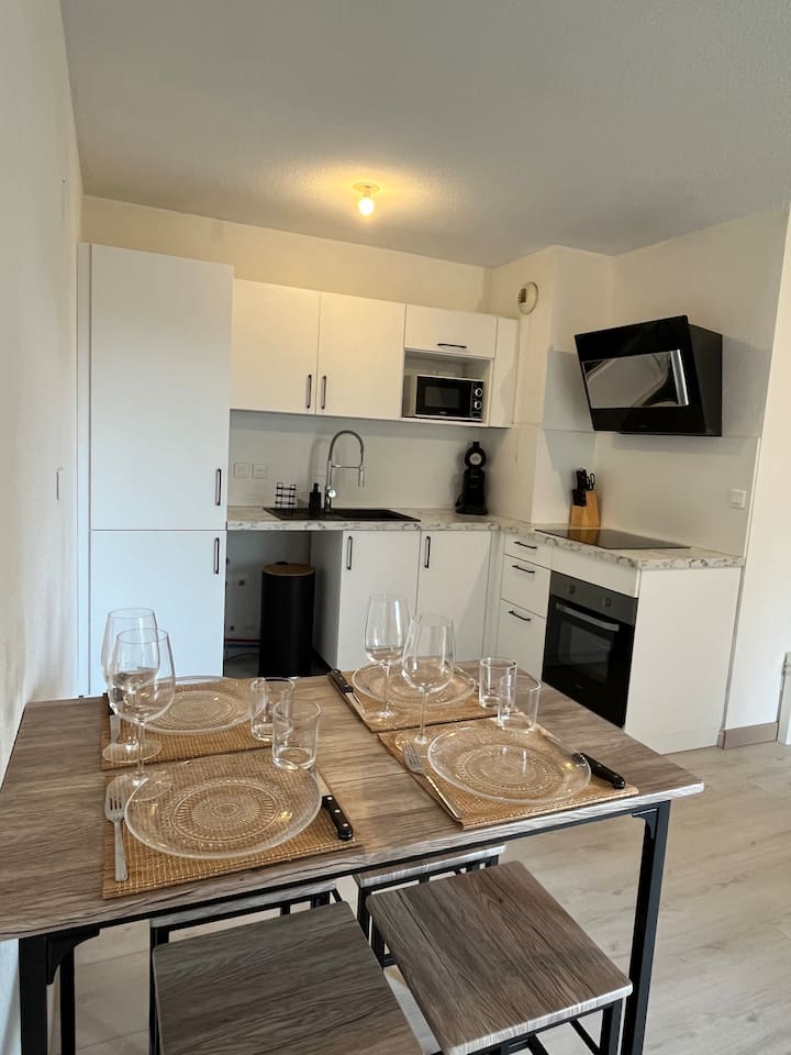 Appartement Idéalement Situé Avec Balcon, Piscine. - Saint-Marcellin