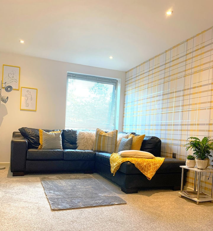 City Centre Apartment By The River - Leeds