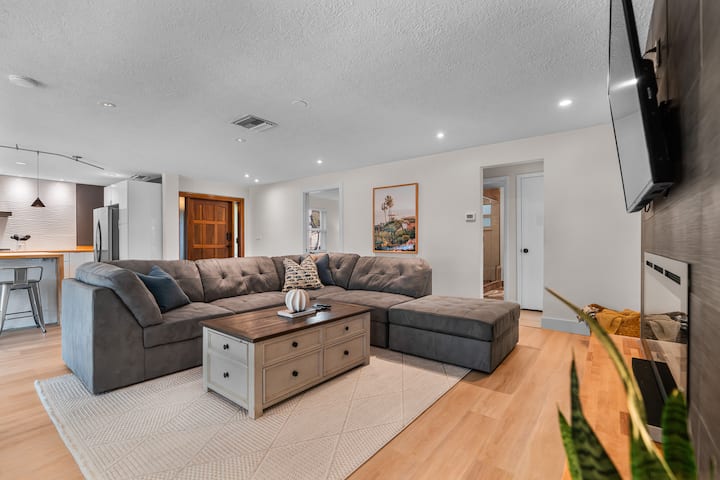 Waterfront Oasis W/ Heated Pool, Spa & Boat Dock - Fort Myers