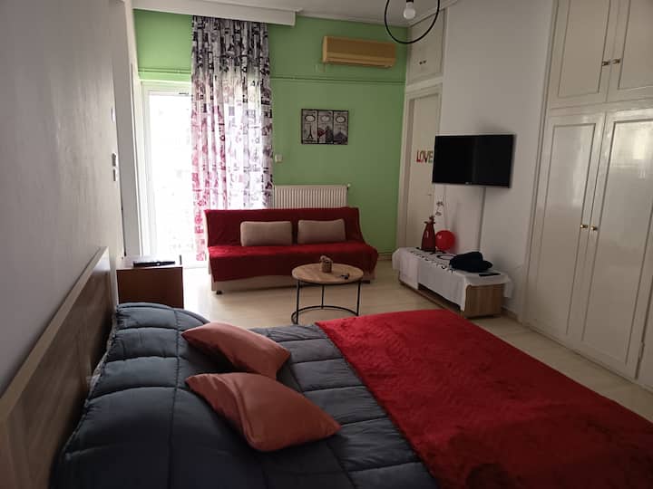 Sroom ΑΝΕΜΕΛΕΣ ΔΙΑΜΟΝΕΣ (ΚΕΝΤΡΟ ΚΑΡΔΙΤΣΑ) - Кардица