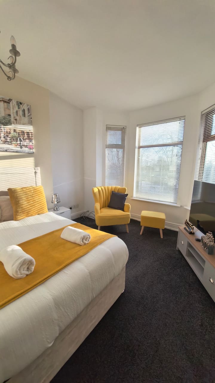 Prime Workstay Manchester – Modern 4 Bedrooms - Piccadilly Station - Manchester