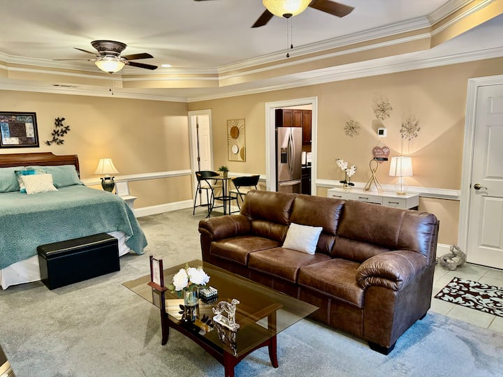 Private Guest House By The Pool - Conyers, GA