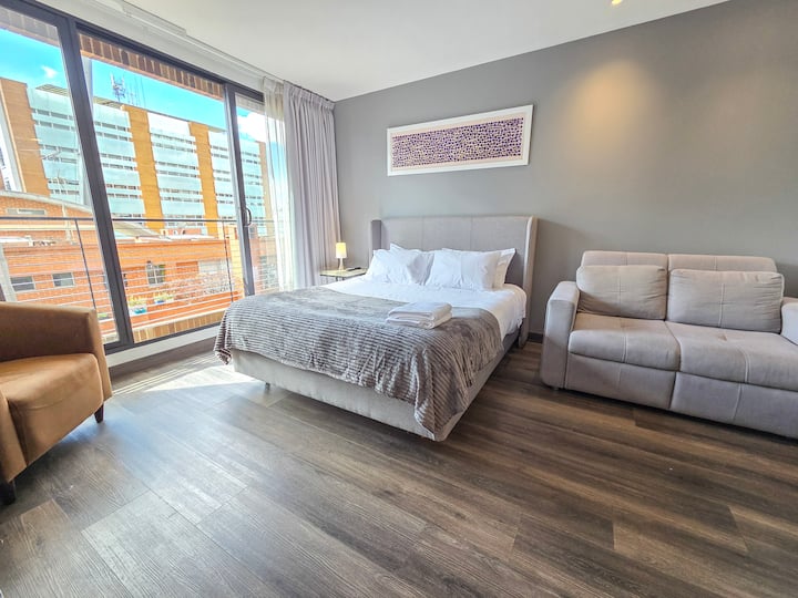 Loft Lujoso Nuevo | Wi Fi Potente | Parqueo Gratis - Bogota