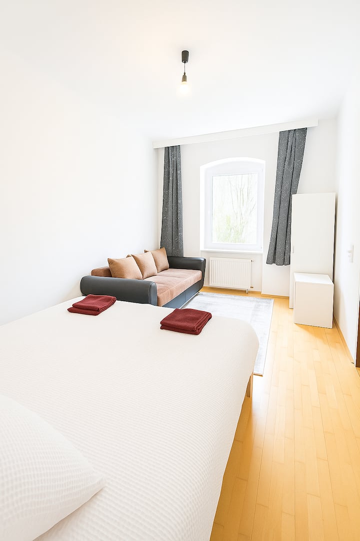 Ruhiges 30m² Zimmer Mit Bad& Küche In Zentrumsnähe - Linz