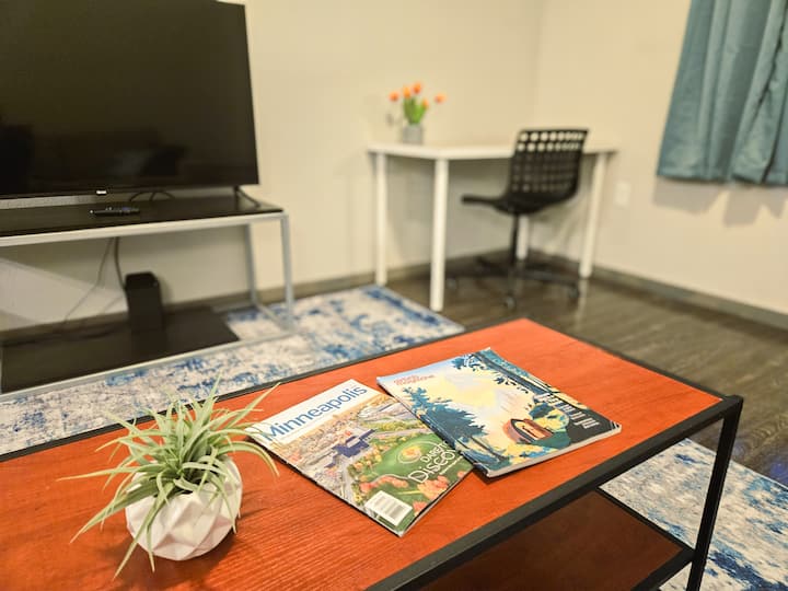 Ground Level 3 Bedroom Apartment - Minneapolis